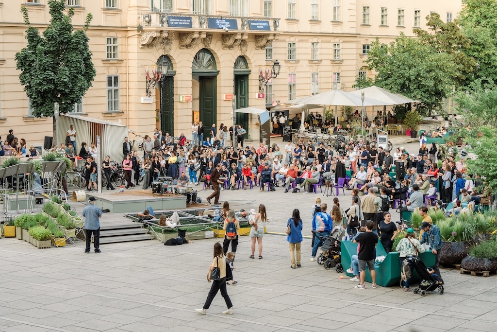 AUSSCHREIBUNG KONZERTE AUF DER MQ SOMMERBÜHNE 2025 - mica - music austria